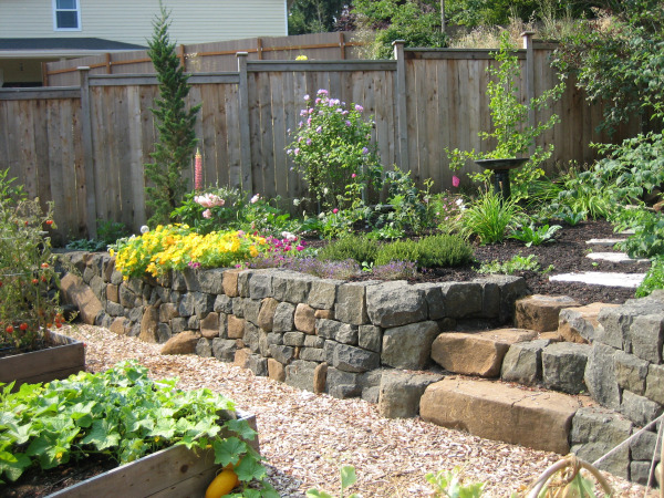 Rock walls: Beautiful and functional - Whole GardensWhole Gardens